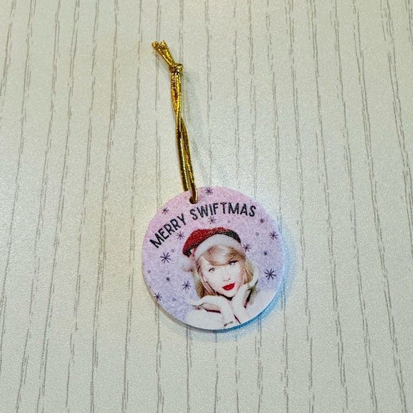Taylor Swift | Holiday | Taylor Swift Merry Swiftmas Ornament New ...